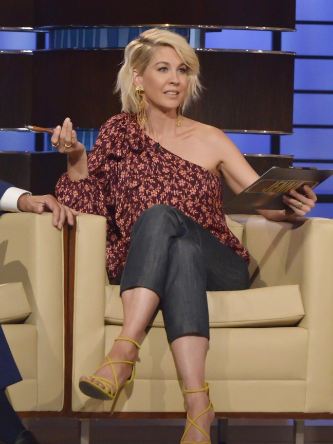 Jenna Elfman Body