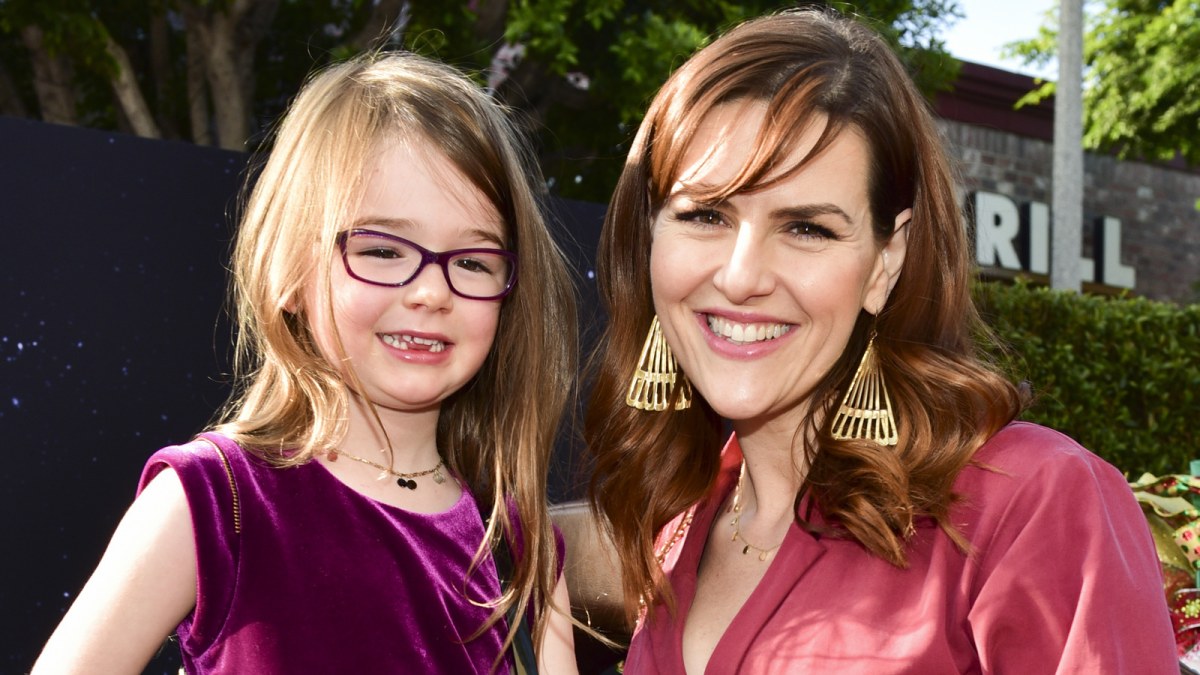 Sara Rue Legs 6124